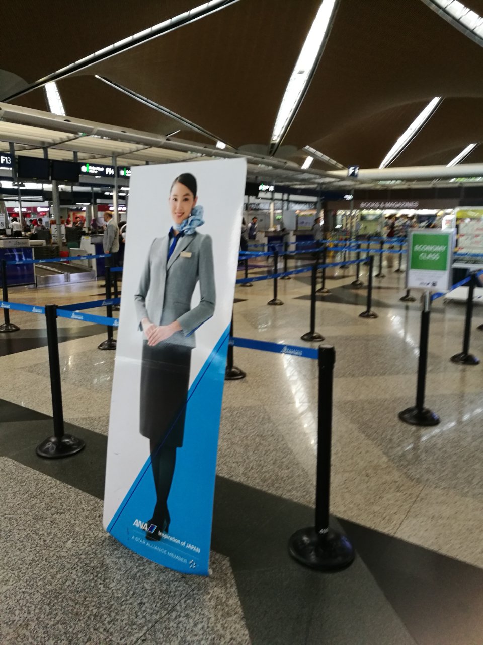 ANA(NH816)クアラルンプール-成田搭乗記。プレミアムエコノミー朝便レビュー。SFC・PLT/DIA修行番外編37便2018年8月13日 ...