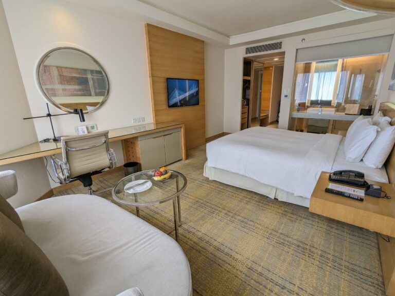 ダブルツリー・クアラルンプール宿泊記。キングエグゼクティブ3217号室レビュー。1 KING BED EXECUTIVE ROOM ...